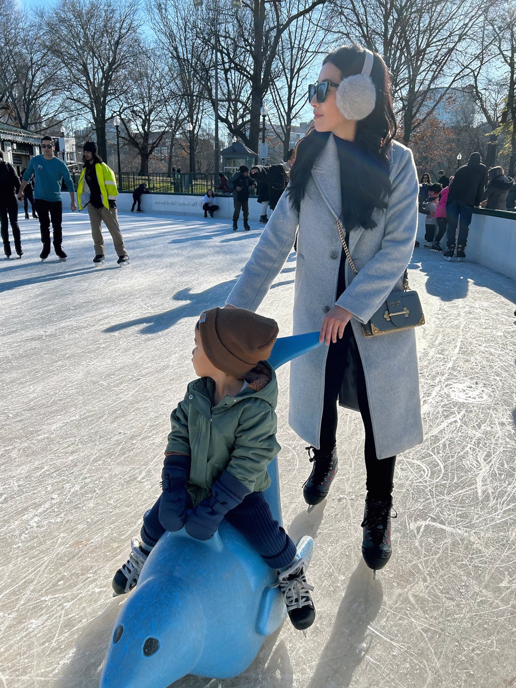 Boston Family Friendly Winter Activities // Ice Skating Frog Pond