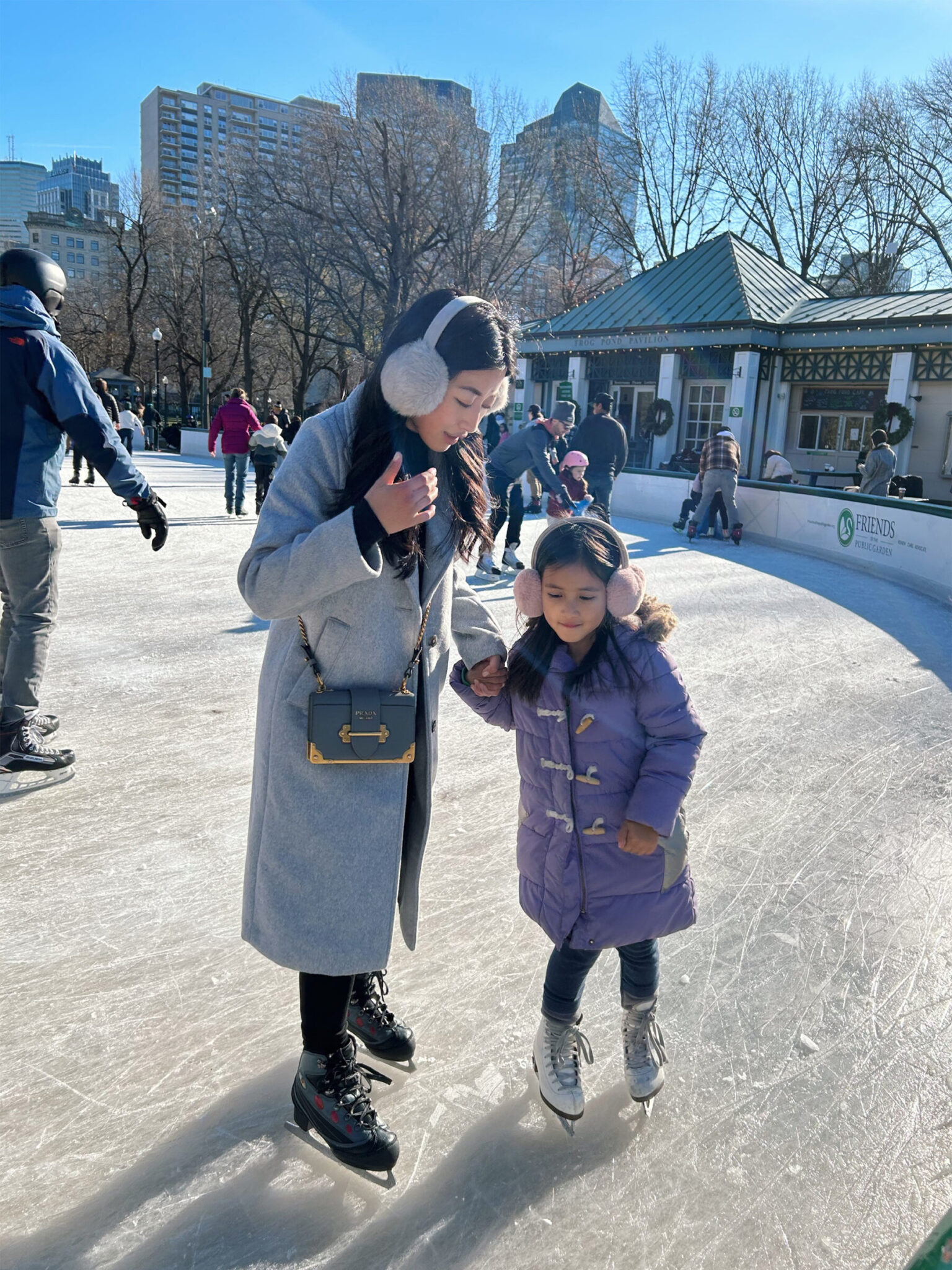 Boston Family Friendly Winter Activities // Ice Skating Frog Pond